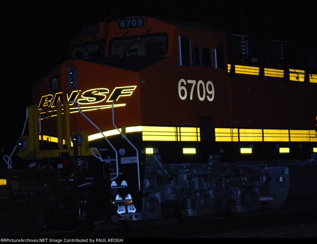 Close in zoom shot of a Very, Very Brand New ES44C4 BNSF 6709 5th unit on the Z LBH-CHI.